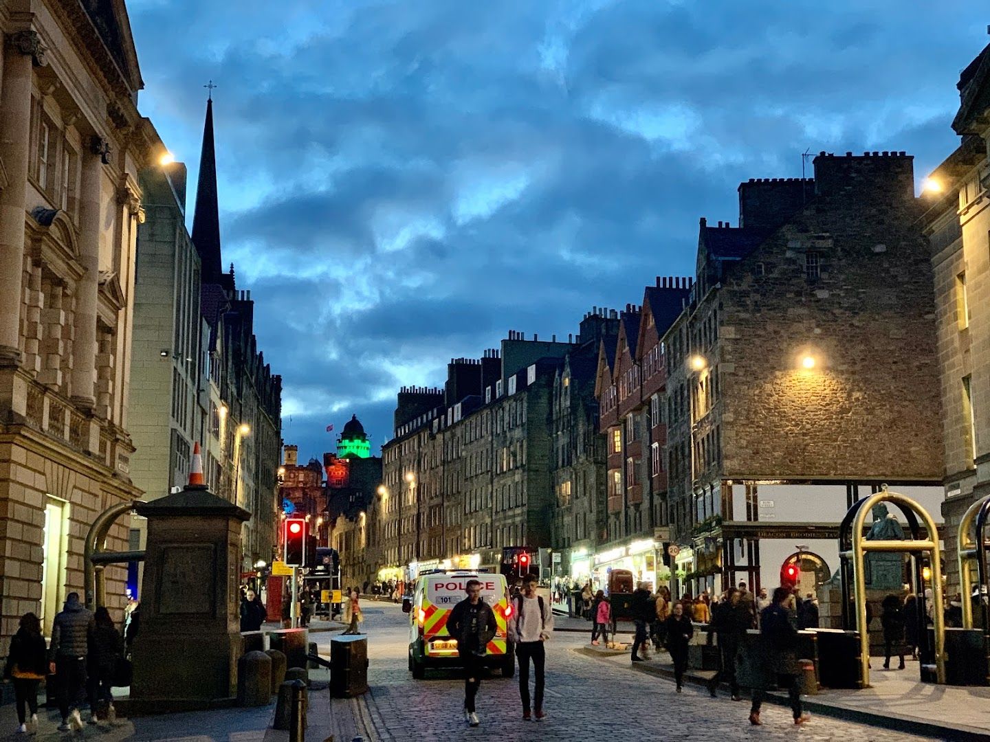 Discover Hidden Edinburgh: A Self-Guided Audio Tour book in Edinburgh ...